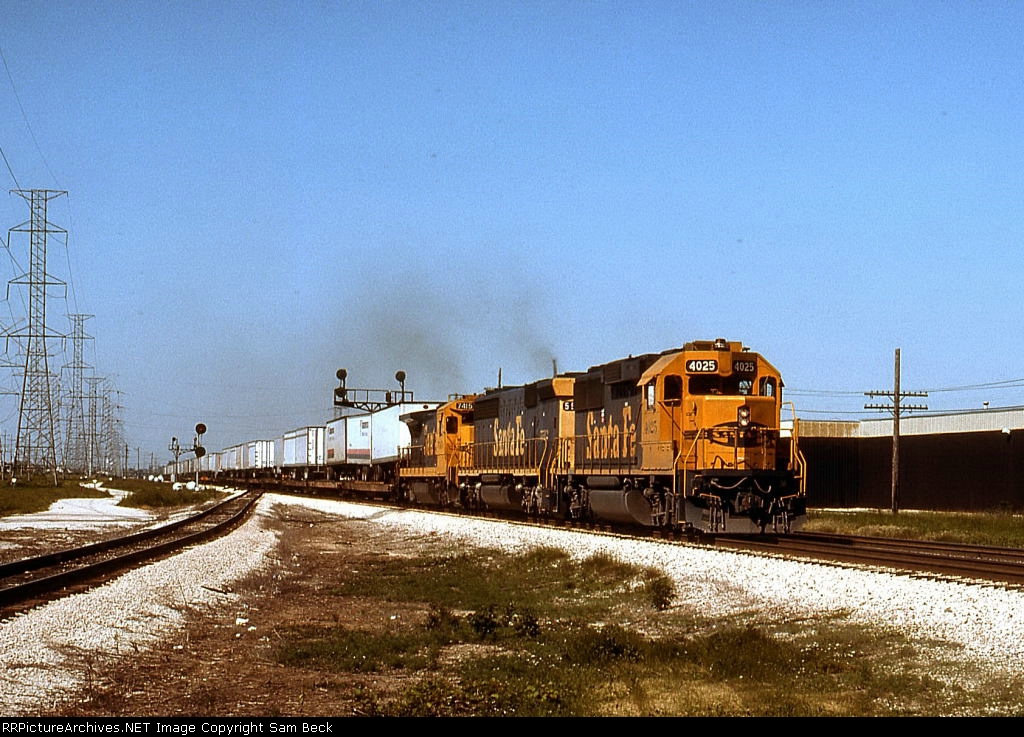 ATSF 4025, 5512, and 7415 on #199